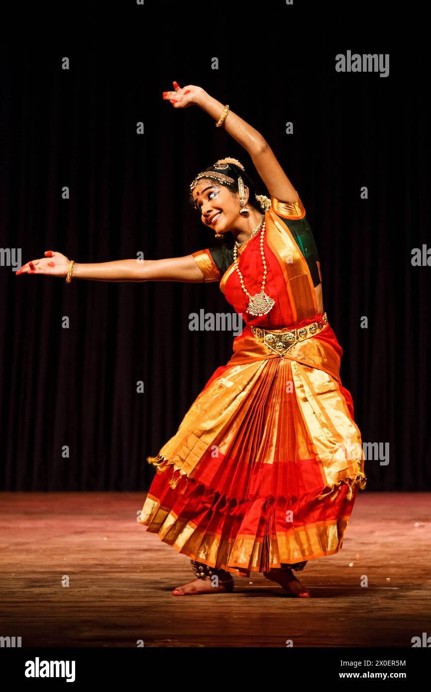 Bharatanatyam - classical Indian dance Stock Photo - Alamy