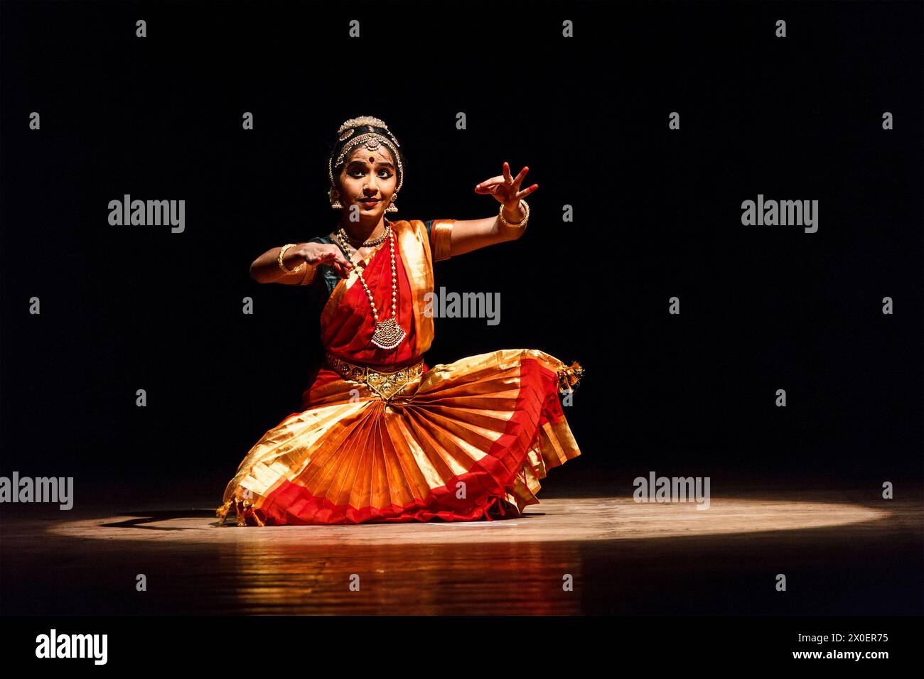 Bharatanatyam - classical Indian dance Stock Photo - Alamy