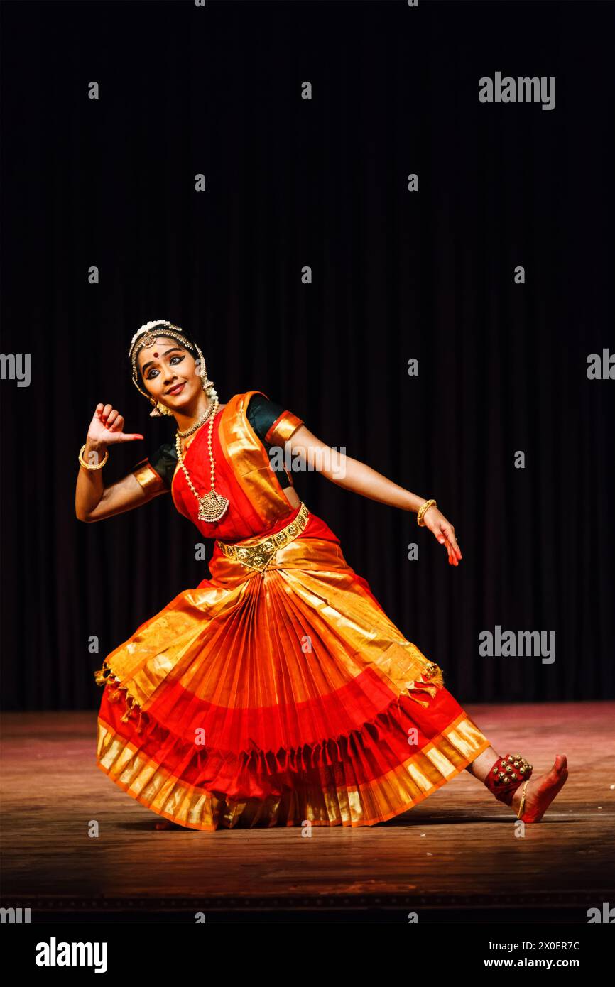 Bharatanatyam - classical Indian dance Stock Photo - Alamy