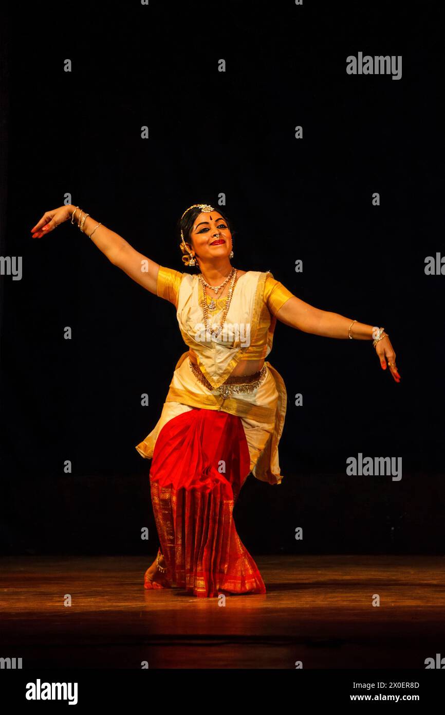Bharatanatyam - classical Indian dance Stock Photo - Alamy