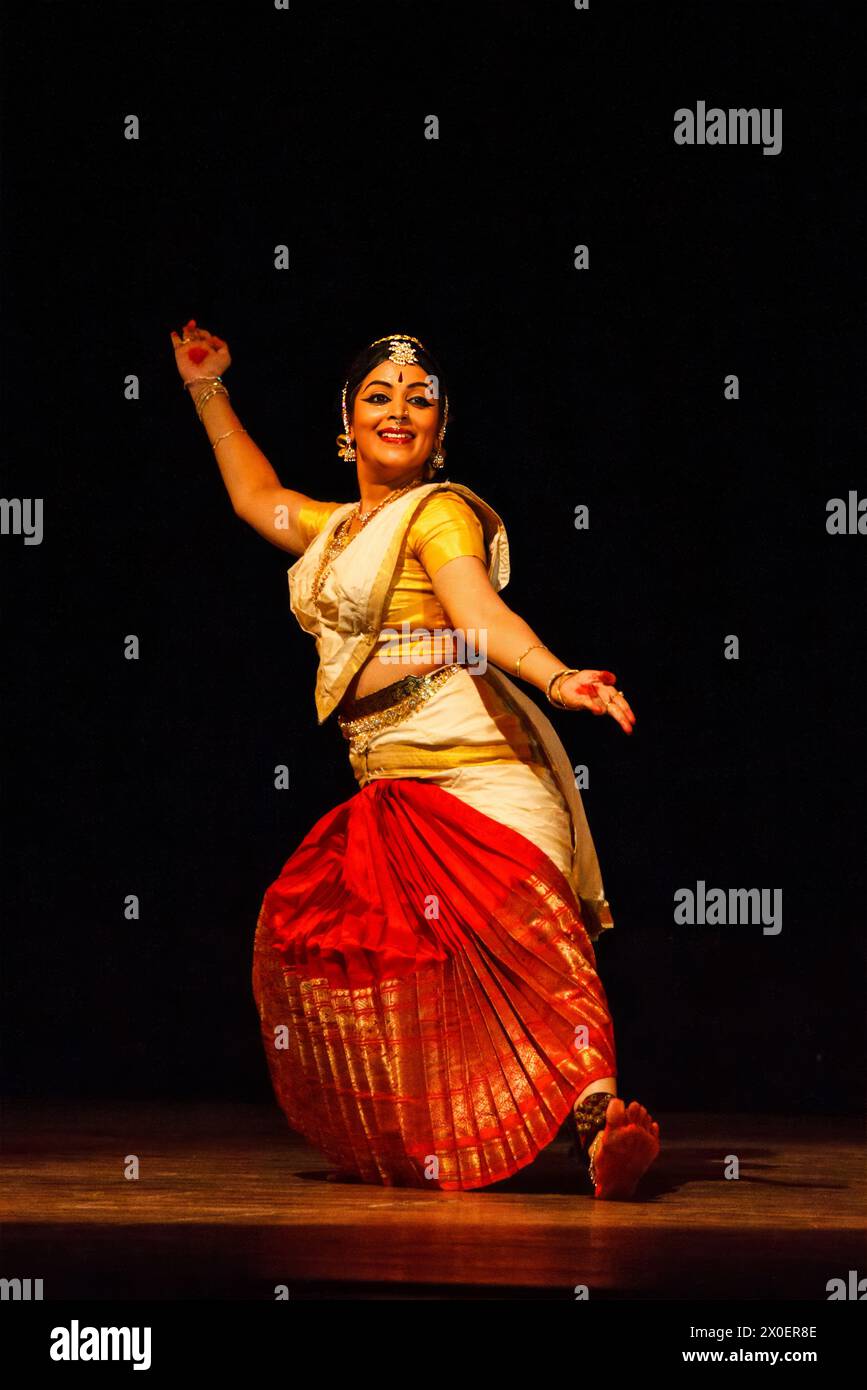 Bharatanatyam - classical Indian dance Stock Photo - Alamy