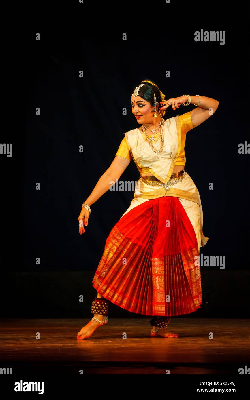 Bharatanatyam - classical Indian dance Stock Photo - Alamy