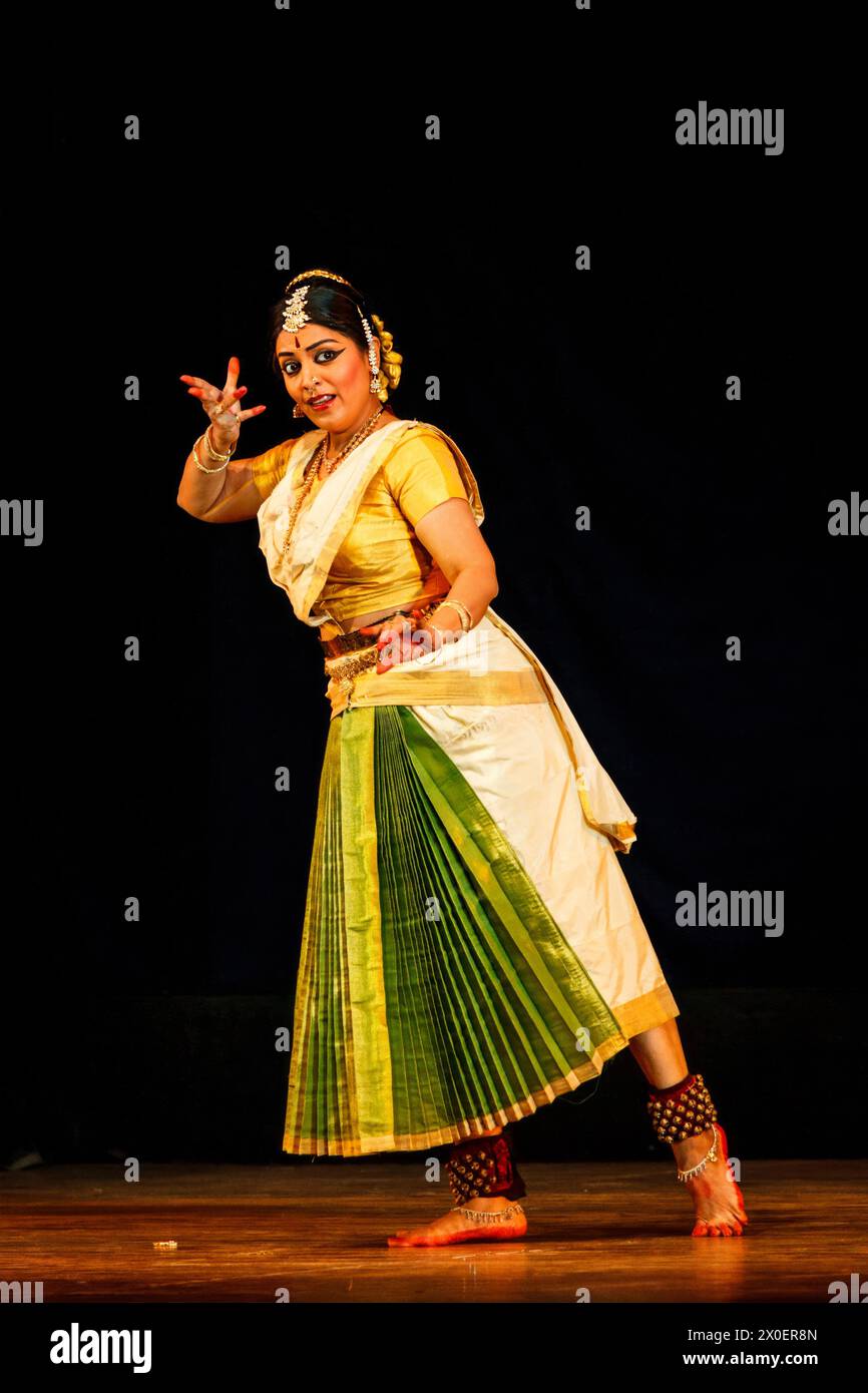 Bharatanatyam - classical Indian dance Stock Photo - Alamy