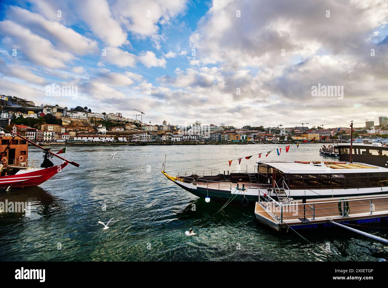 Harbor boats in porto hi-res stock photography and images - Alamy