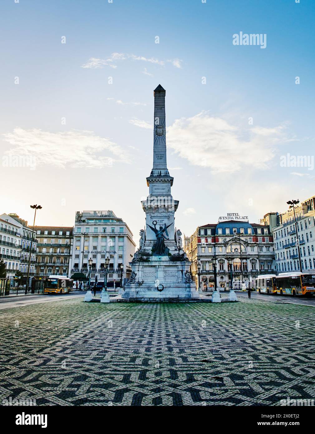 view of the Restauradores Square with Monumento aos Restauradores ...