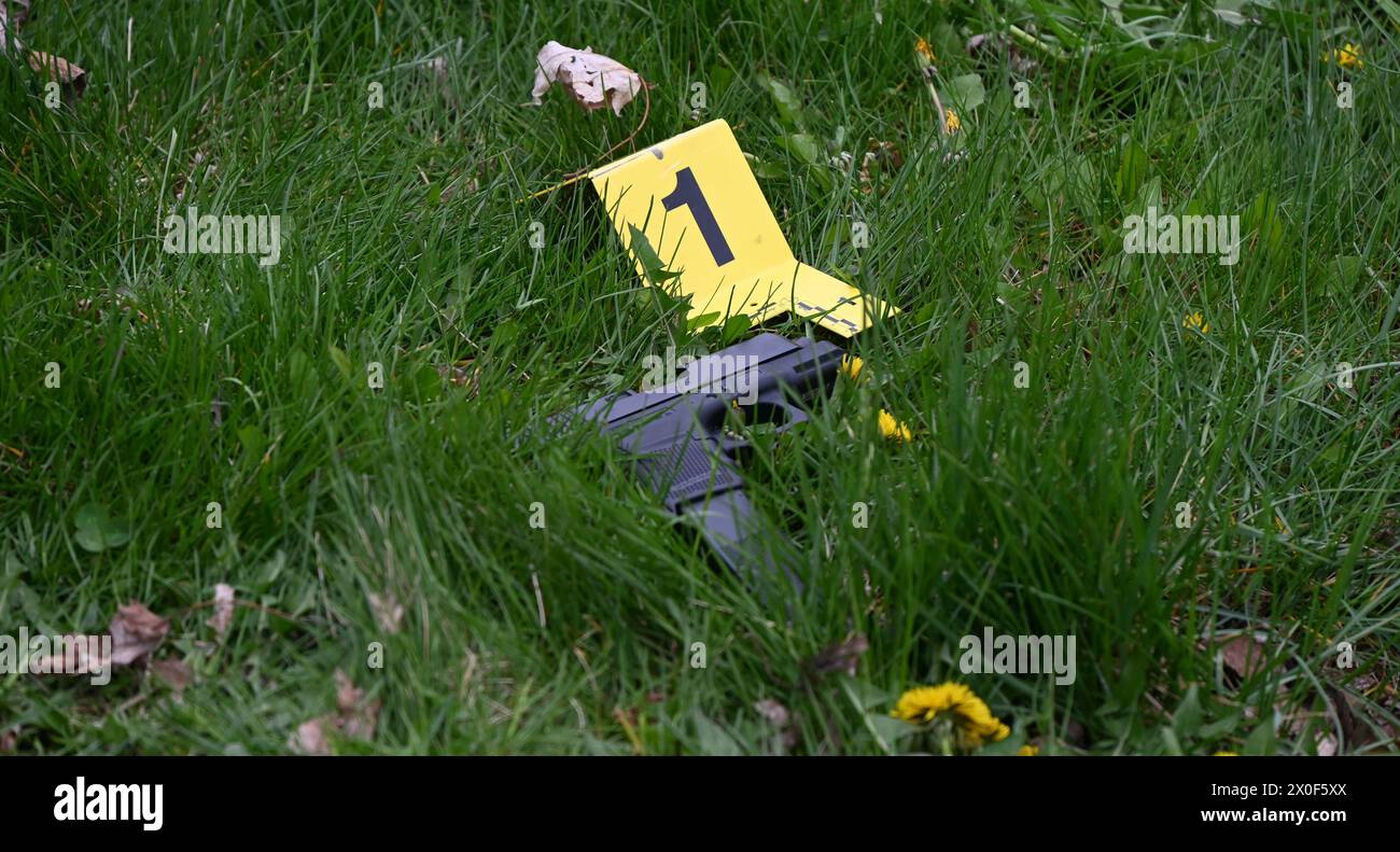 Gunshot wound leg hi-res stock photography and images - Alamy