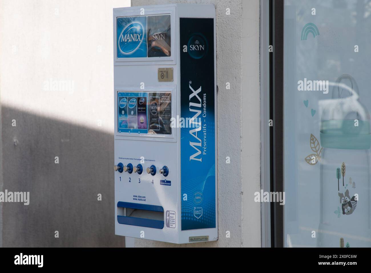 Bordeaux , France - 04 11 2024 : manix logo sign and brand text on ...