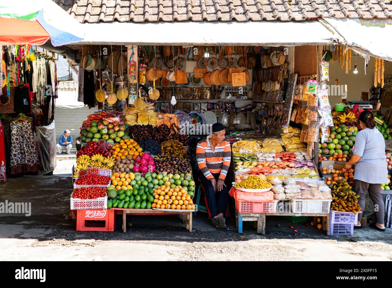 Traditional market stall in Bali Stock Photo - Alamy