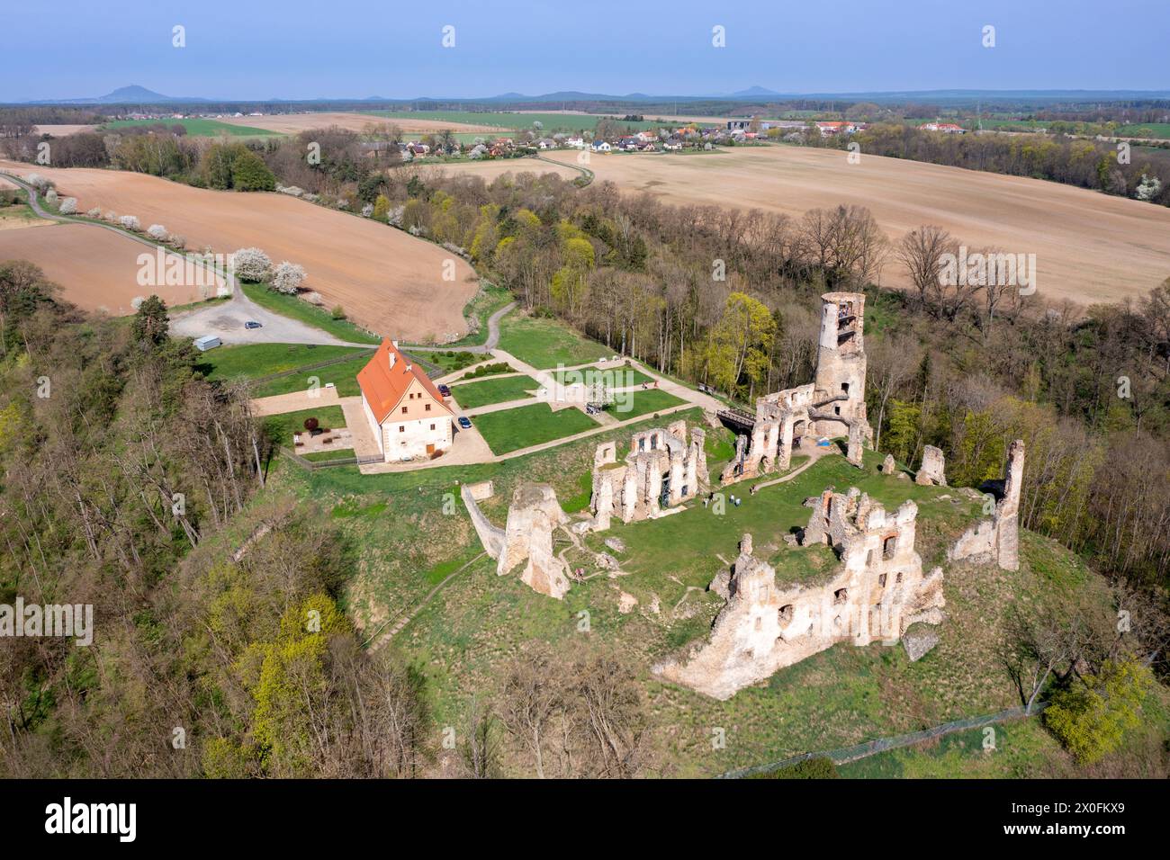 zřícenina hradu Zvířetice u Bakova nad Jizerou, Český ráj, Česká ...