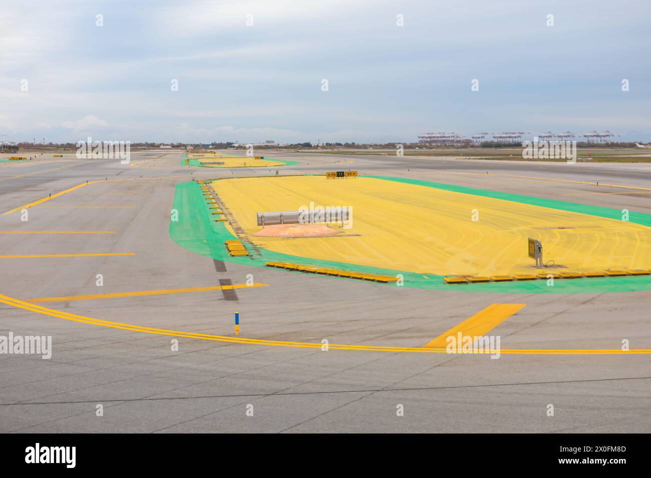 Airport Runway Signs and Markings. Guidance and navigation for pilots ...