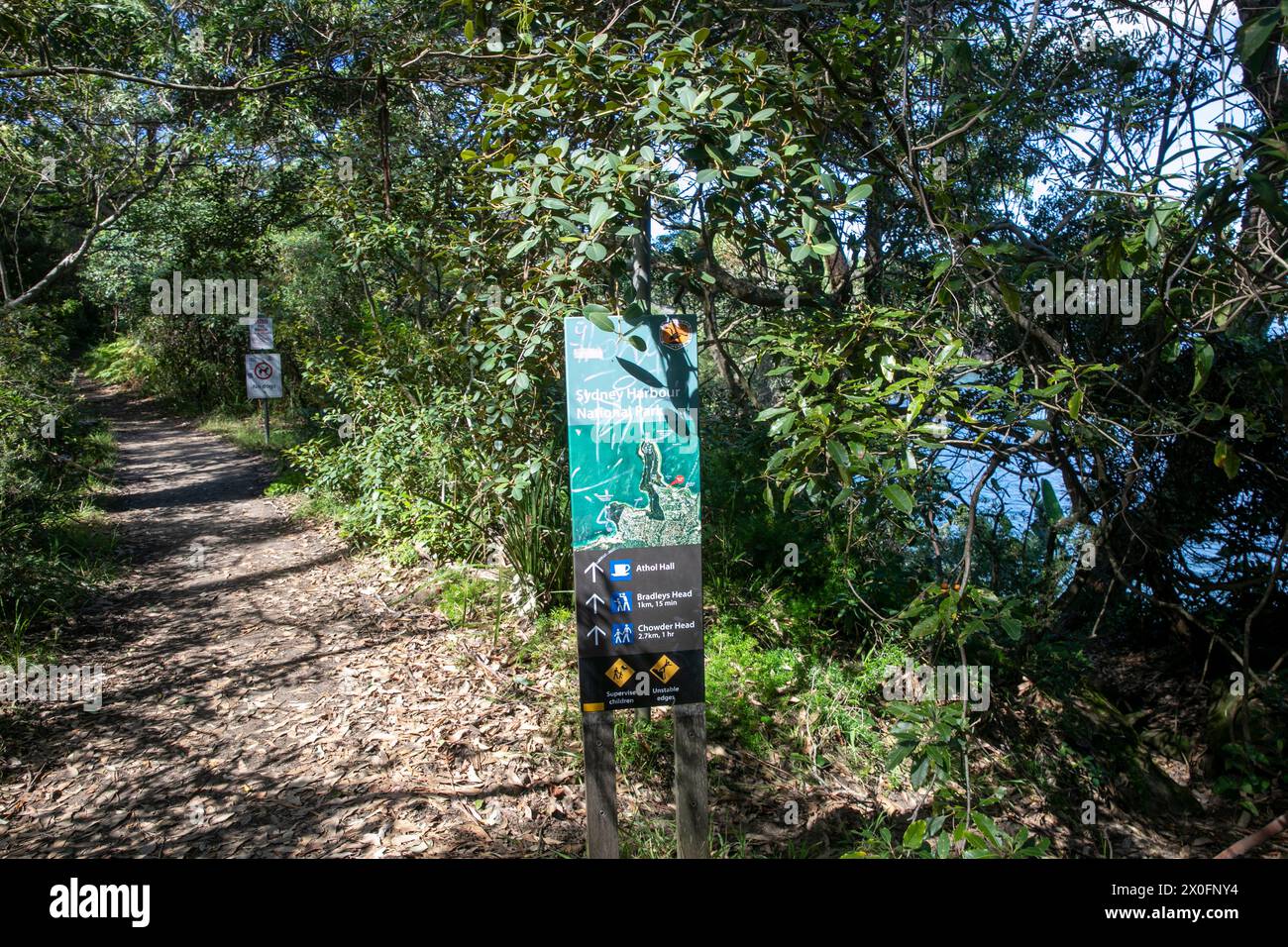Manly to Bondi scenic walking route at Bradleys head walking trail with ...