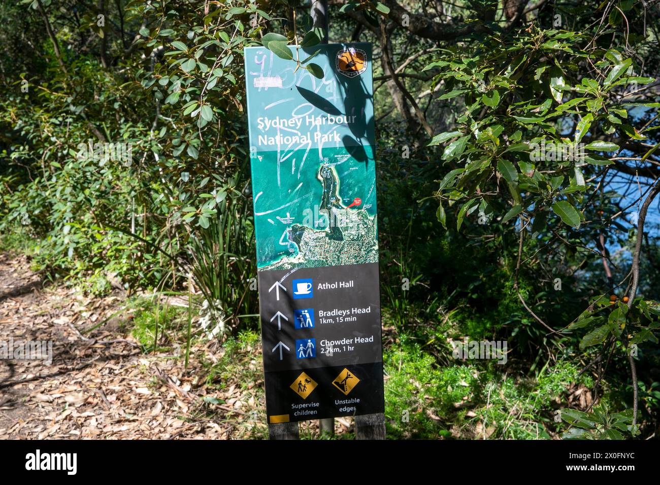 Manly to Bondi scenic walking route at Bradleys head walking trail with ...