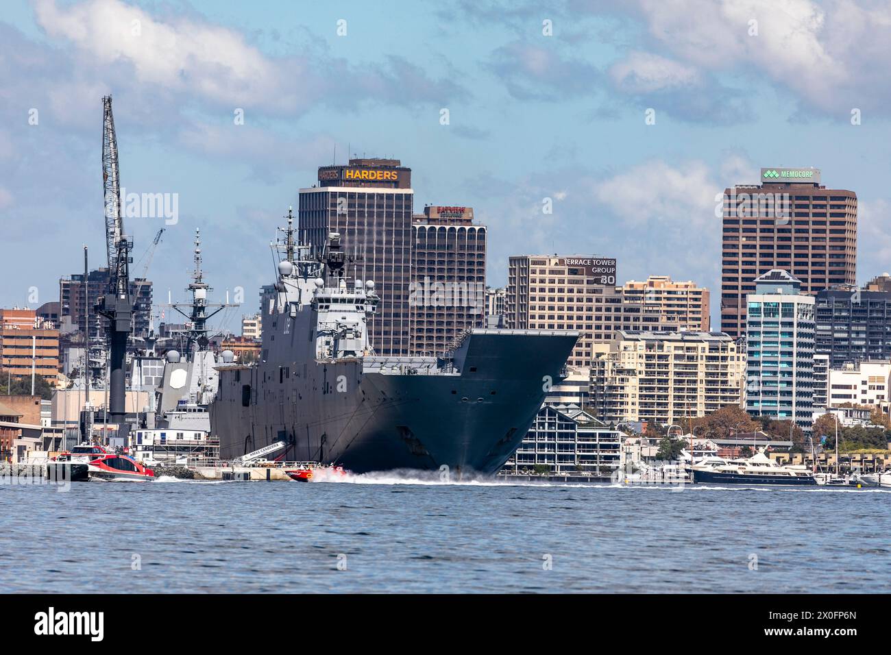 HMAS Canberra, australian helicopter landing vessel of the Royal ...