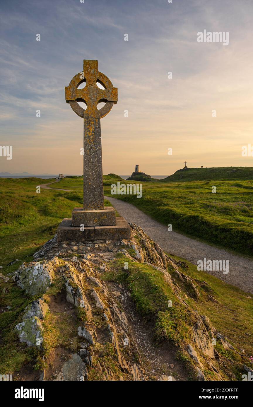 Celtic man on cross hi-res stock photography and images - Alamy