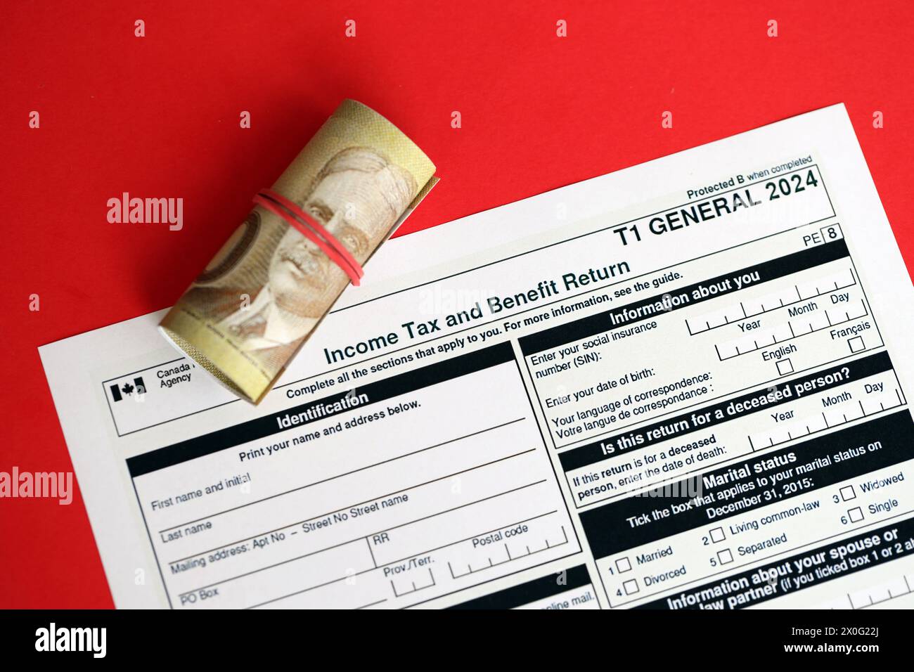 Canadian general tax return form hi-res stock photography and images ...