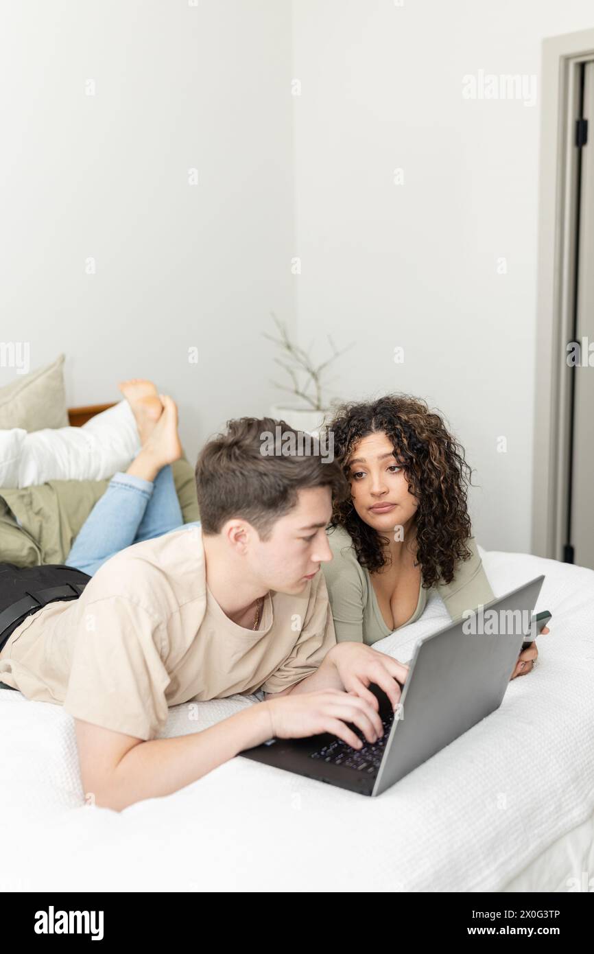 Focused collaboration hi-res stock photography and images - Alamy