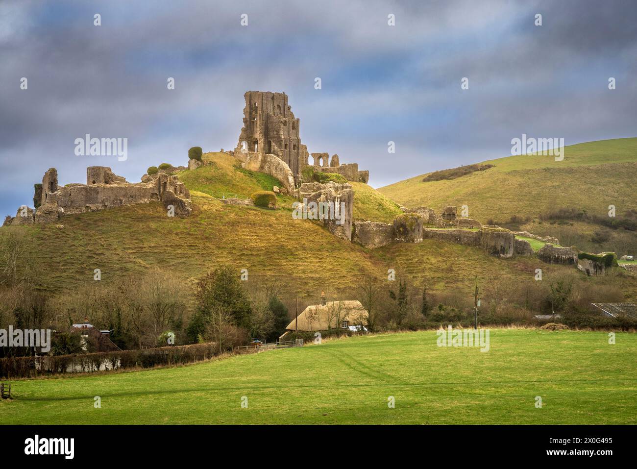 Corfe Castle from the site of ‘The Rings’ Siege castle, Dorset, England ...