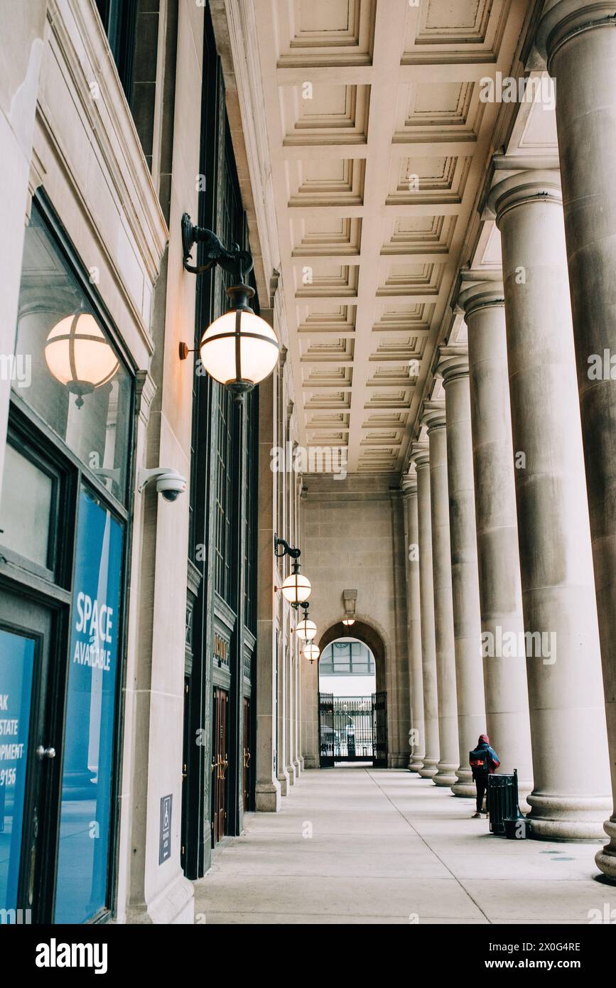 Chicago architecture detail columns hi-res stock photography and images ...