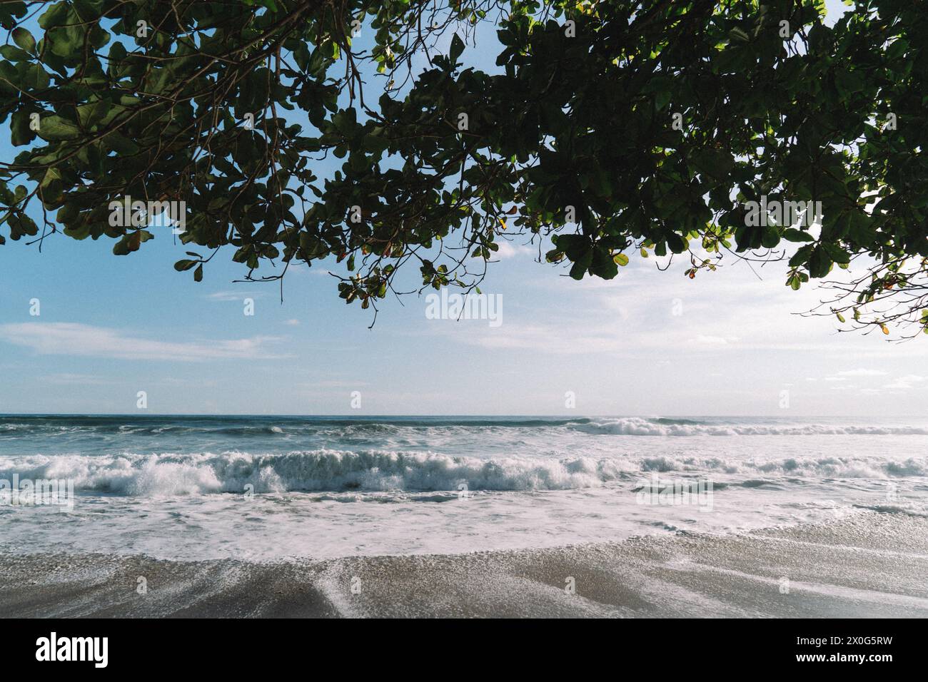 Ocean waves along the coastline in Costa Rica Stock Photo - Alamy