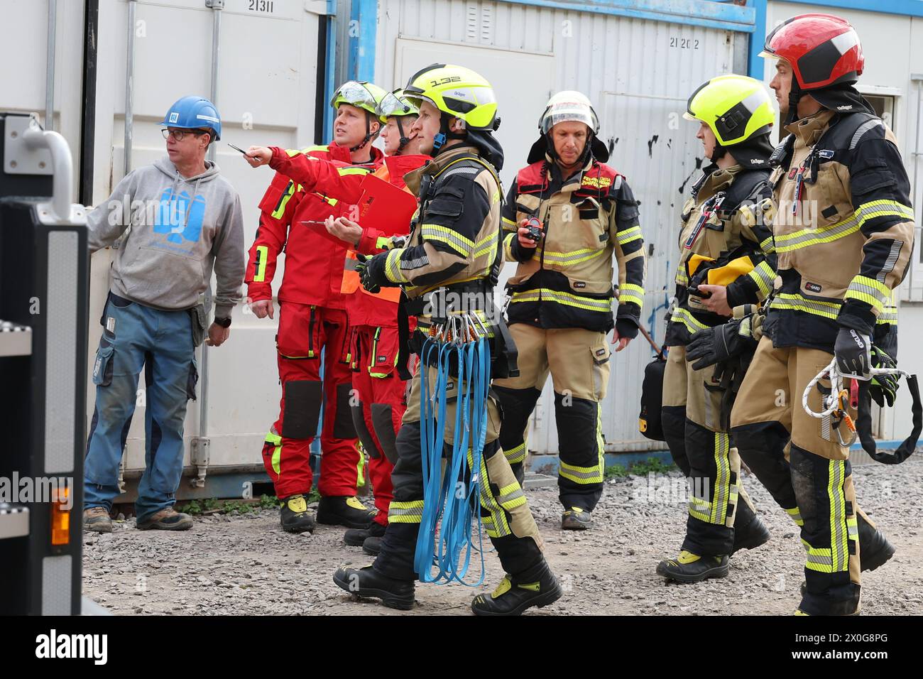 Gera, Germany. 12th Apr, 2024. Firefighters from the professional fire ...