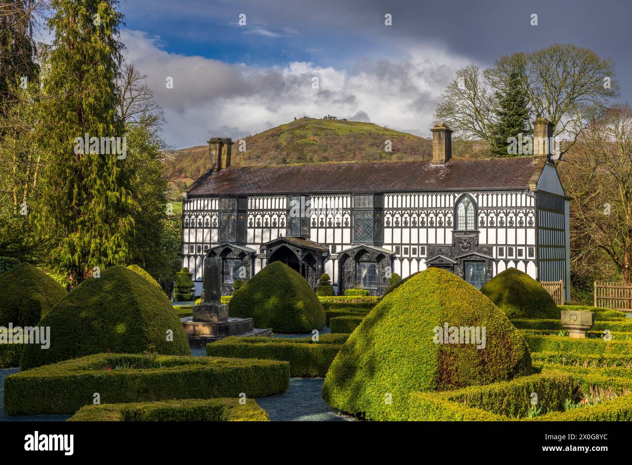 Plas Newydd at Llangollen with Dinas Bran castle in the background ...