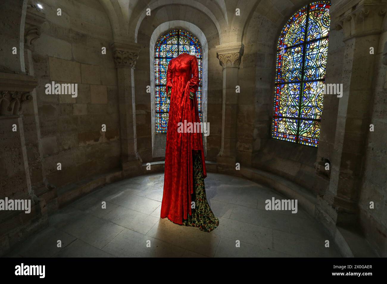 Robes royales hi-res stock photography and images - Alamy