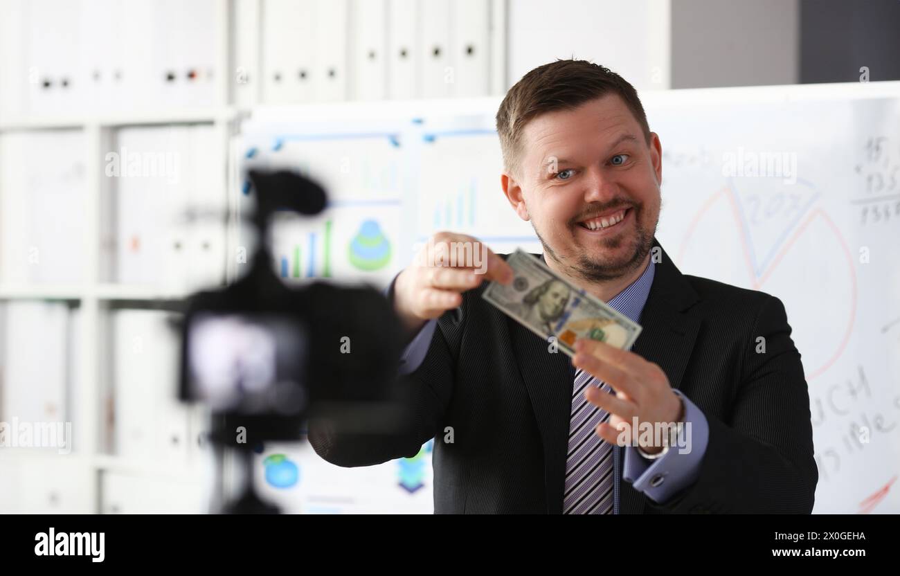 Cash footage hi-res stock photography and images - Alamy