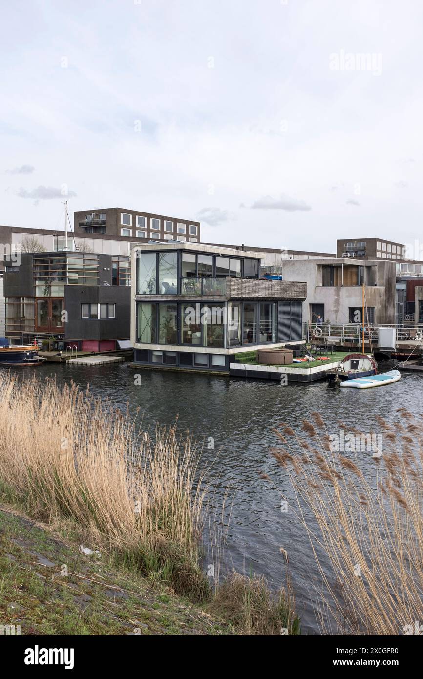 Floating home designs hi-res stock photography and images - Alamy