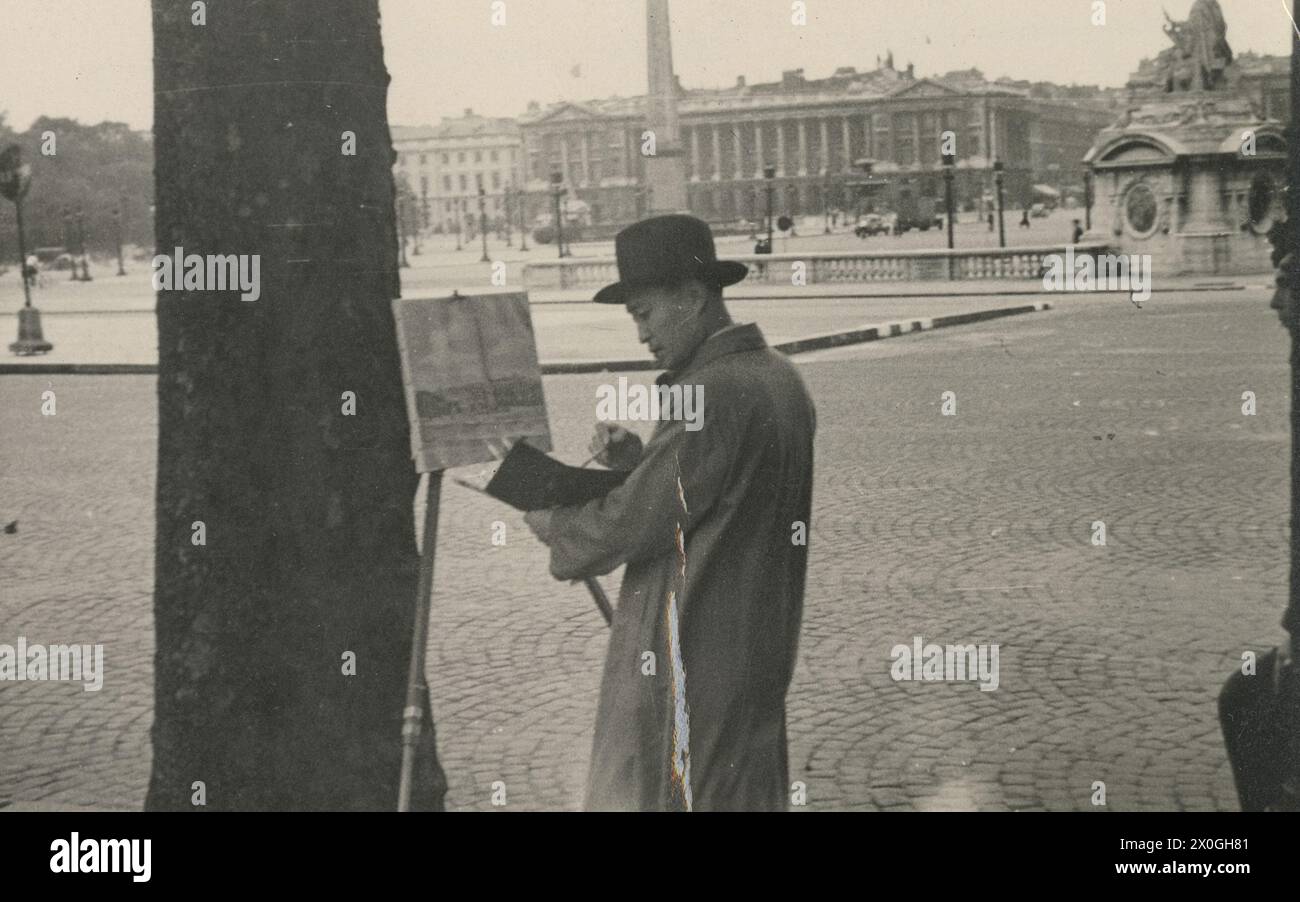 Man bowler hat painting hi-res stock photography and images - Alamy