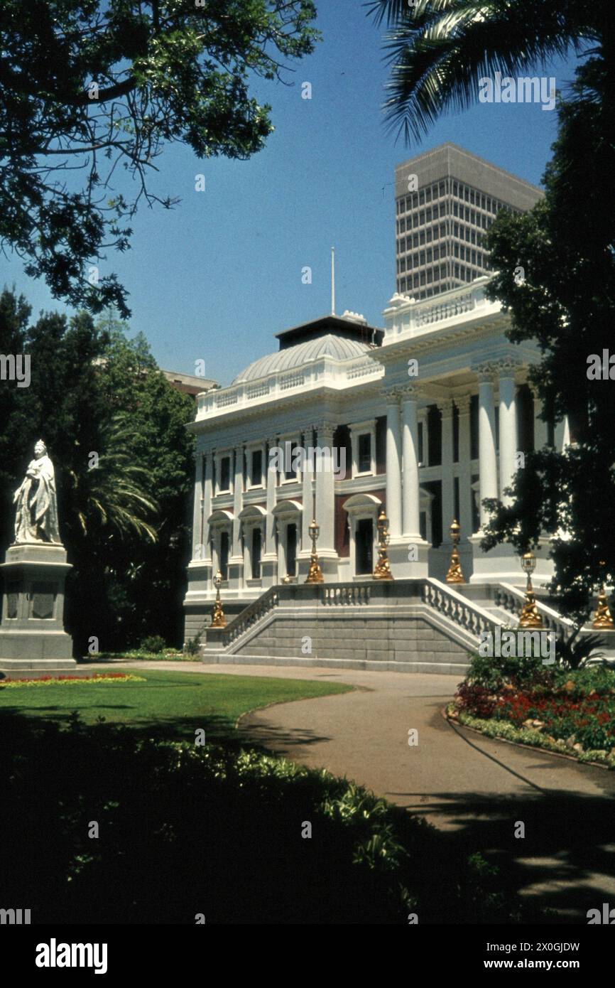 View from the garden to the parliament building in Cape Town with a ...