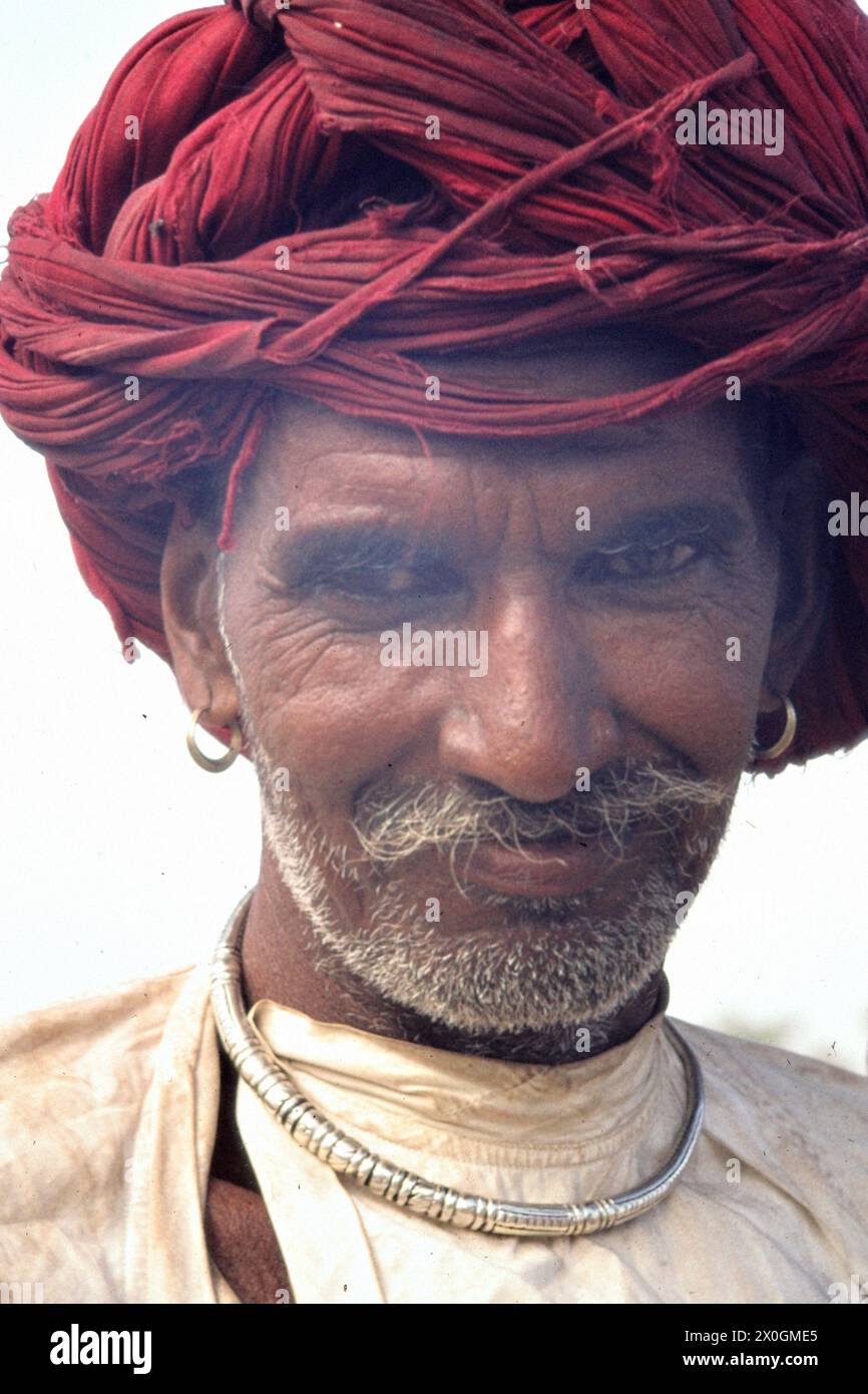 India rajput turban man hi-res stock photography and images - Alamy