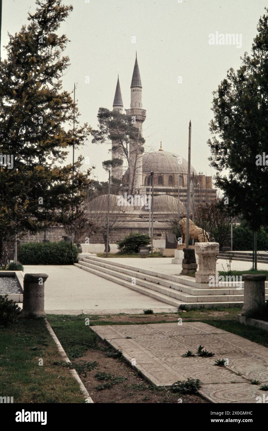 View from a garden on the Tekkiye Mosque in Damascus Stock Photo - Alamy