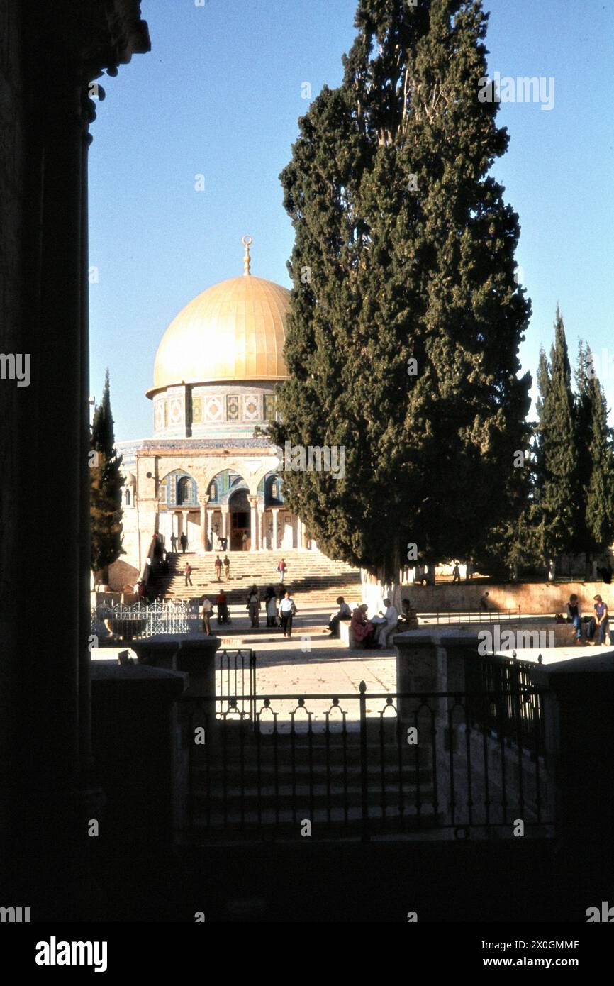View over a staircase to the Omar Mosque (also called Dome of the Rock ...