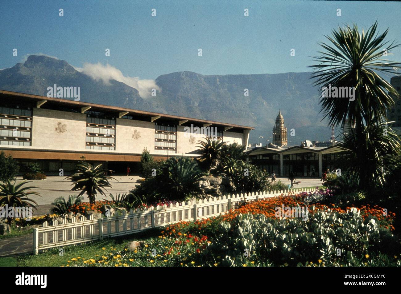 The forecourt of a railway station in Cape Town with Table Mountain in ...