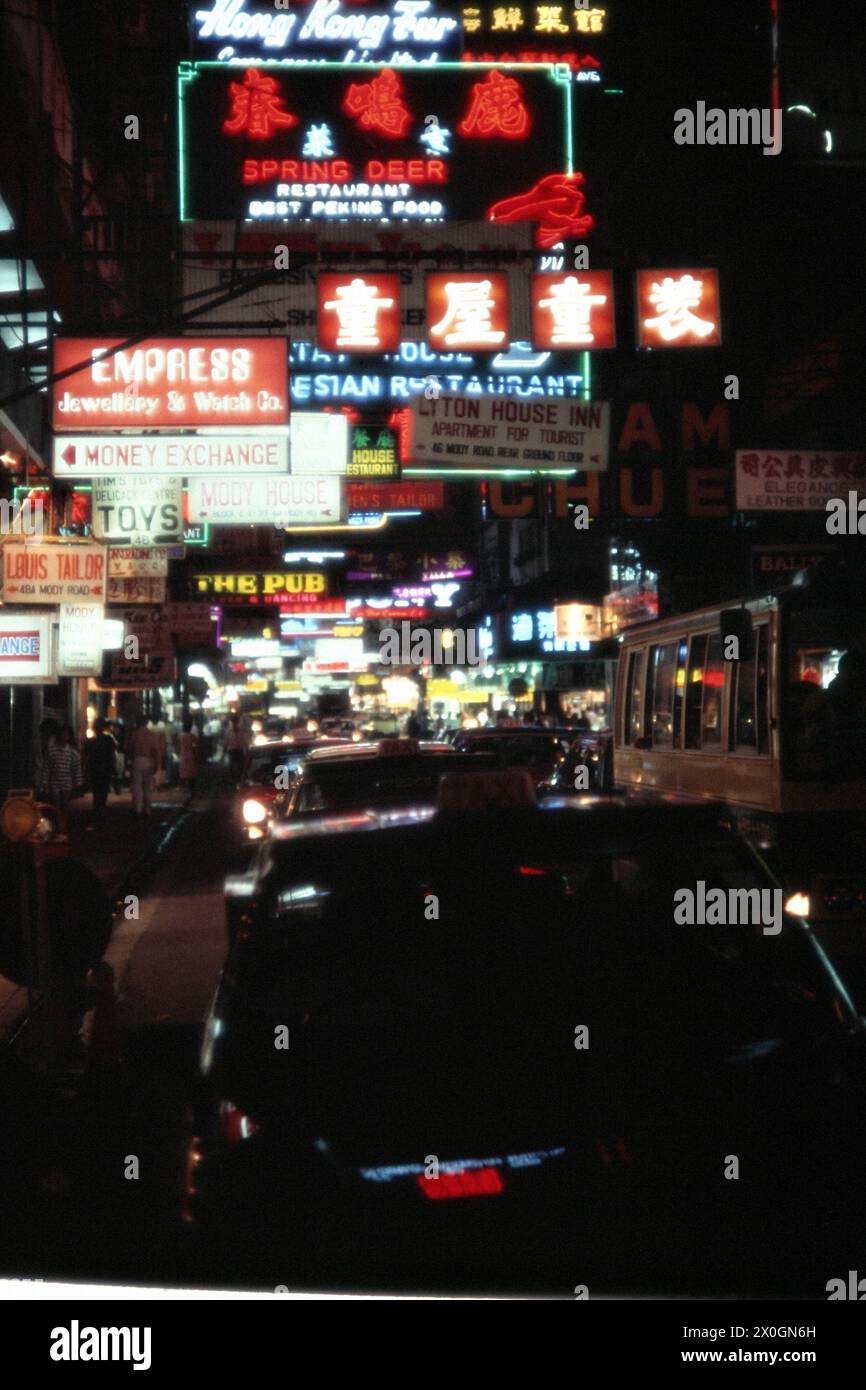 Vehicles under neon signs on Mody Road in Hong Kong at night ...