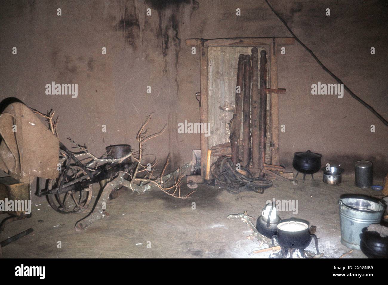 Xhosa hut hi-res stock photography and images - Alamy