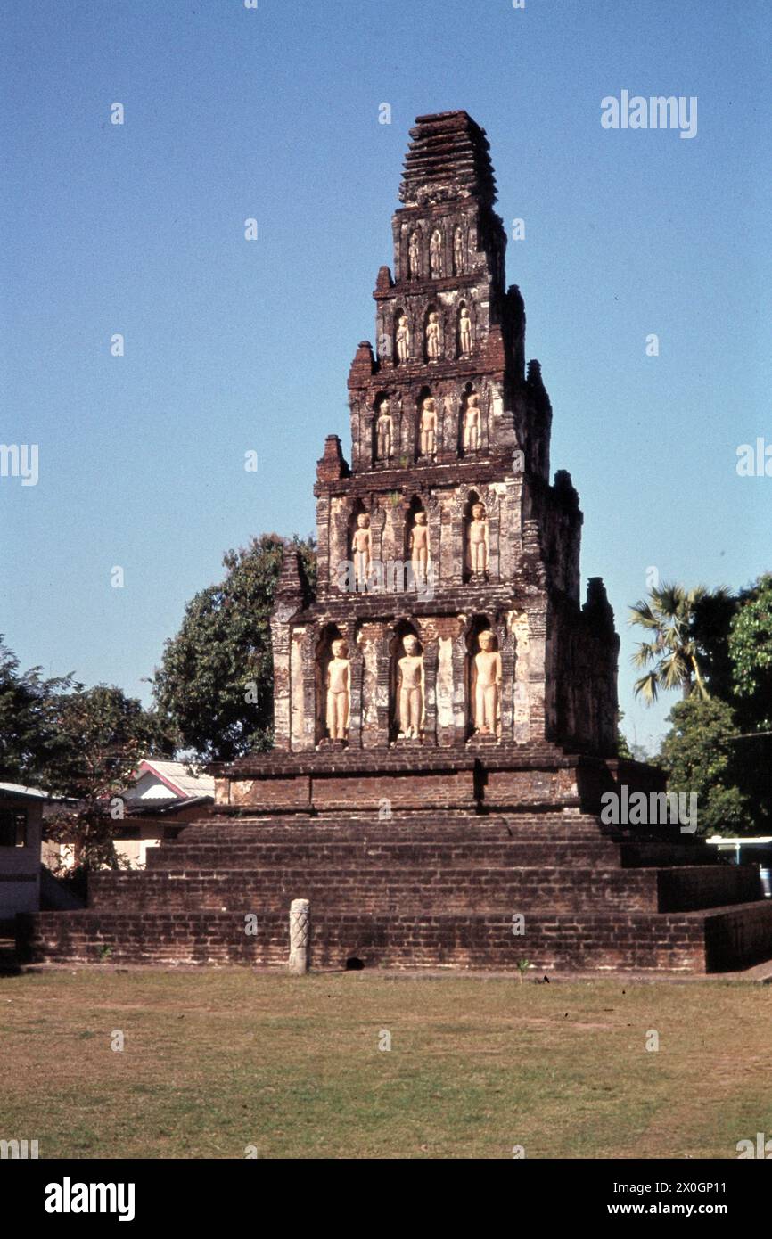 Wat chamadevi temple ku kut hi-res stock photography and images - Alamy