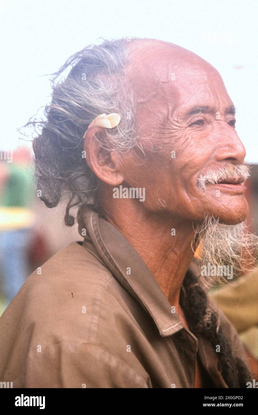 Old indonesian man hi-res stock photography and images - Alamy