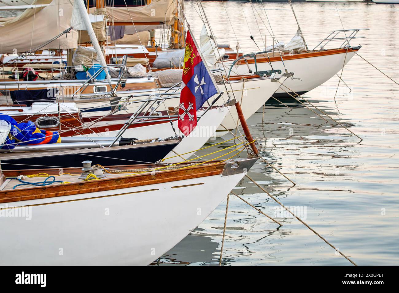 Vintage sailing vessels hi-res stock photography and images - Alamy