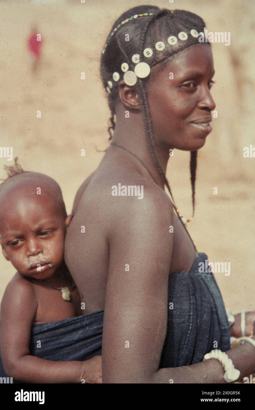 Woman 1970s african hi-res stock photography and images - Alamy