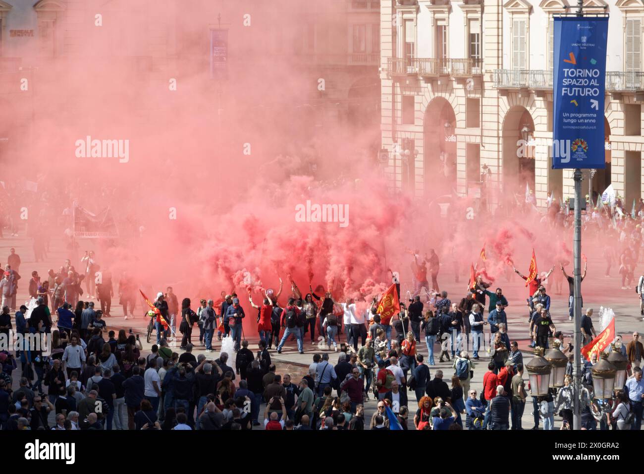 Workers strike italy hi-res stock photography and images - Alamy