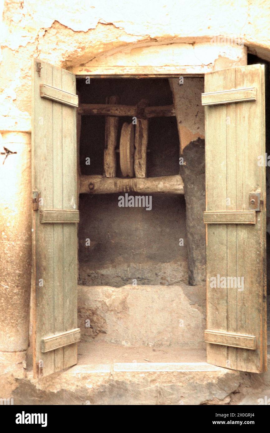 Fountain and bailer of the Foggara irrigation system in the oasis town ...
