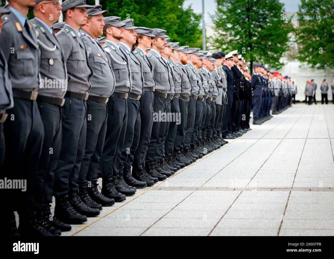 Berlin, Deutschland. 11th Apr, 2024. Army soldiers of an honor ...