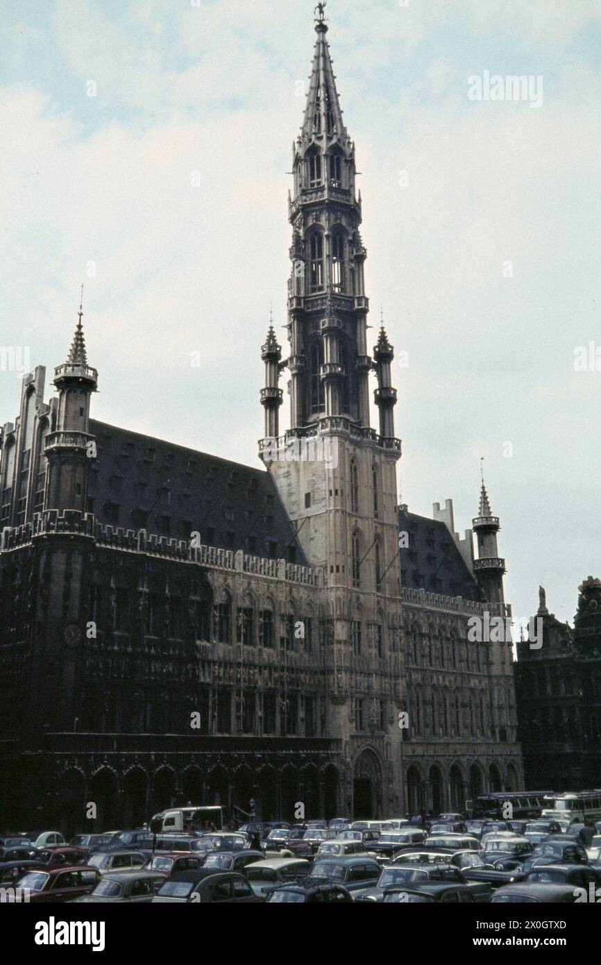 The Hotel de Ville (City Hall) at the Grand Place in Brussels ...