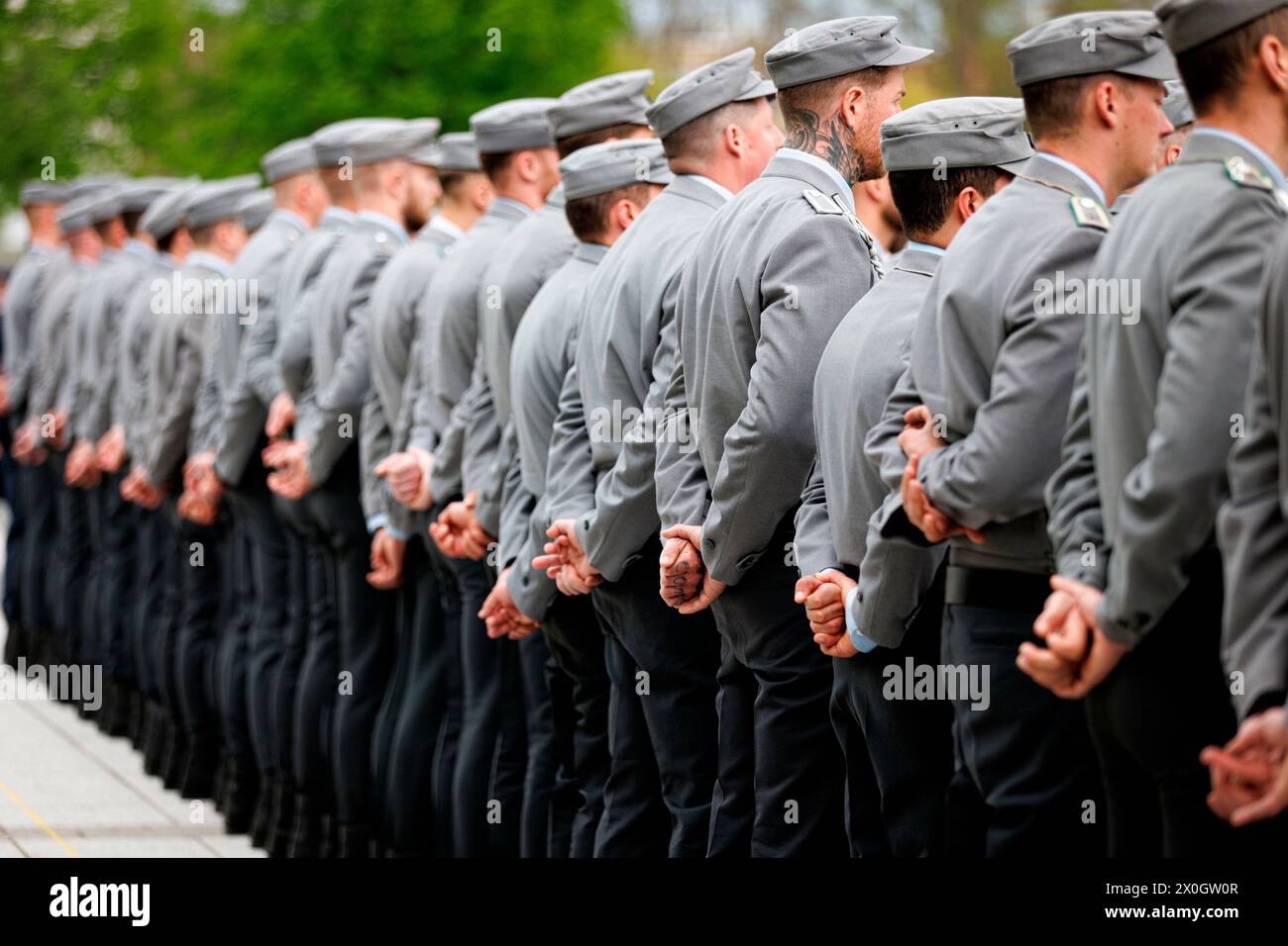 Berlin, Deutschland. 11th Apr, 2024. Army soldiers of an honor ...