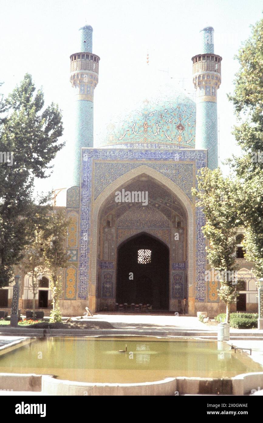 Shah mosque isfahan prayer hall hi-res stock photography and images - Alamy