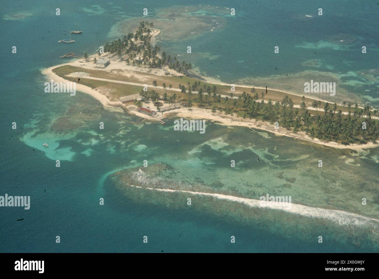 View of the coral reef around the island San Blas at the Panama Zone ...