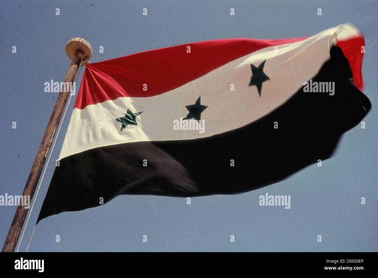 Iraqi national flag. [automated translation] Stock Photo - Alamy