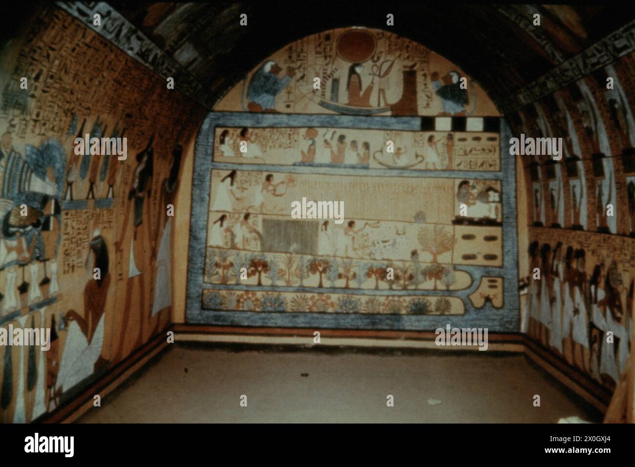 Paintings in the grave of Senenmut in Thebes. [automated translation ...
