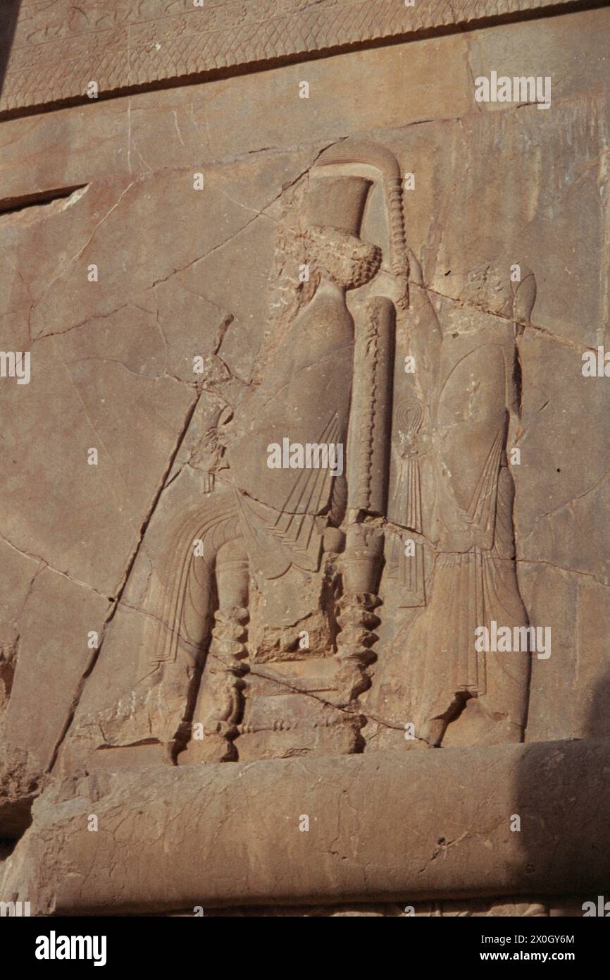 Persepolis throne hall king hi-res stock photography and images - Alamy